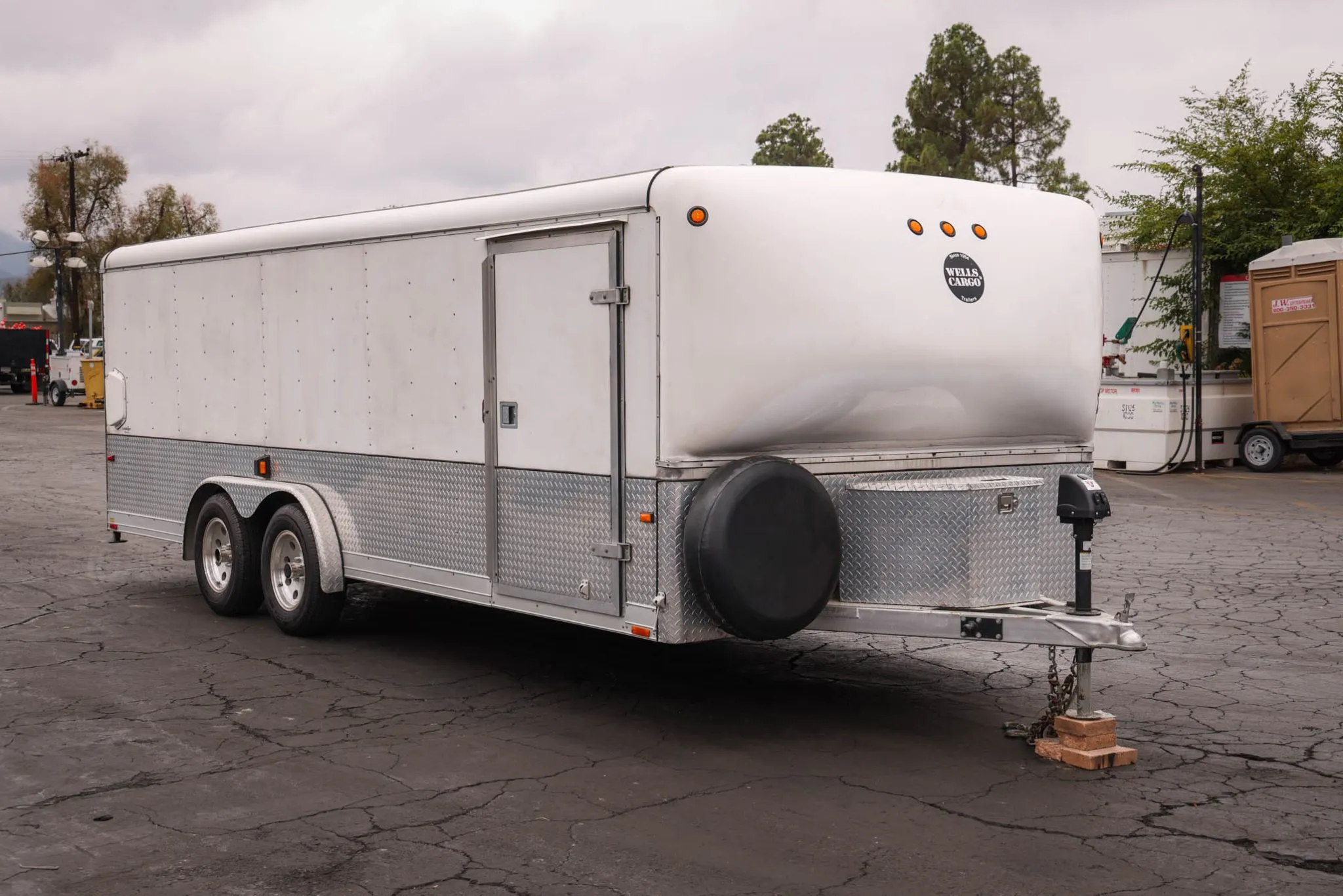2001 Wells Cargo 20′ Enclosed Trailer - WOB Cars